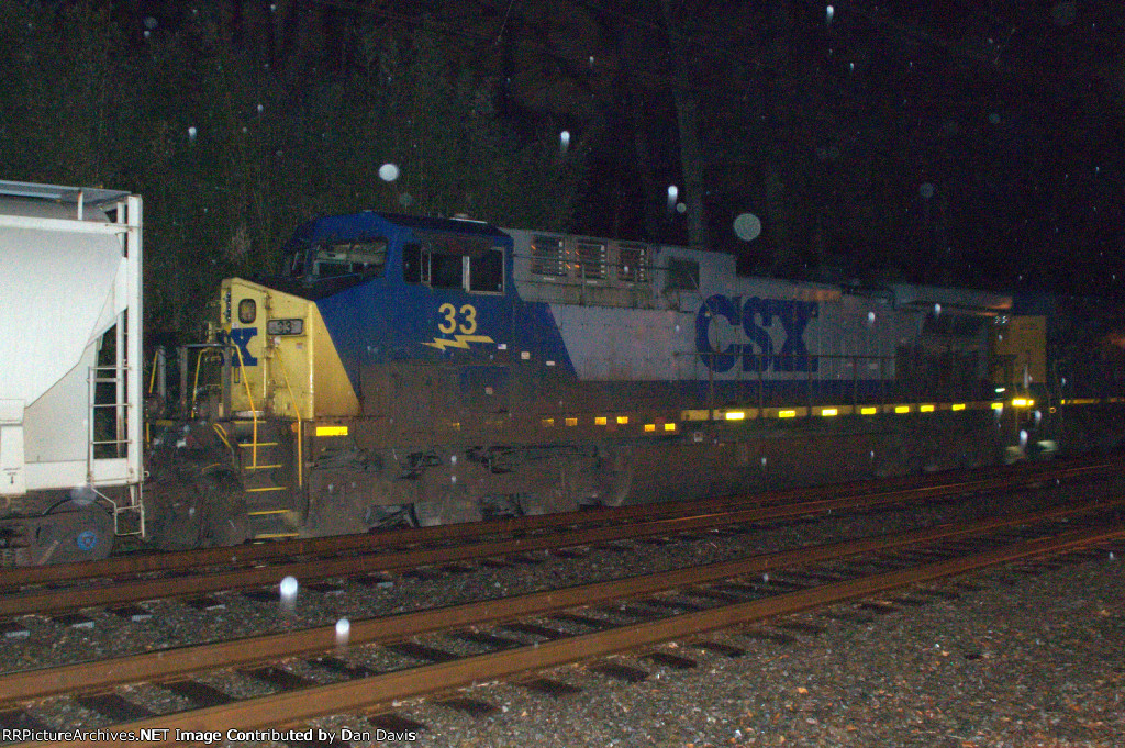 CSX AC44CW 33 trails on Q439-29